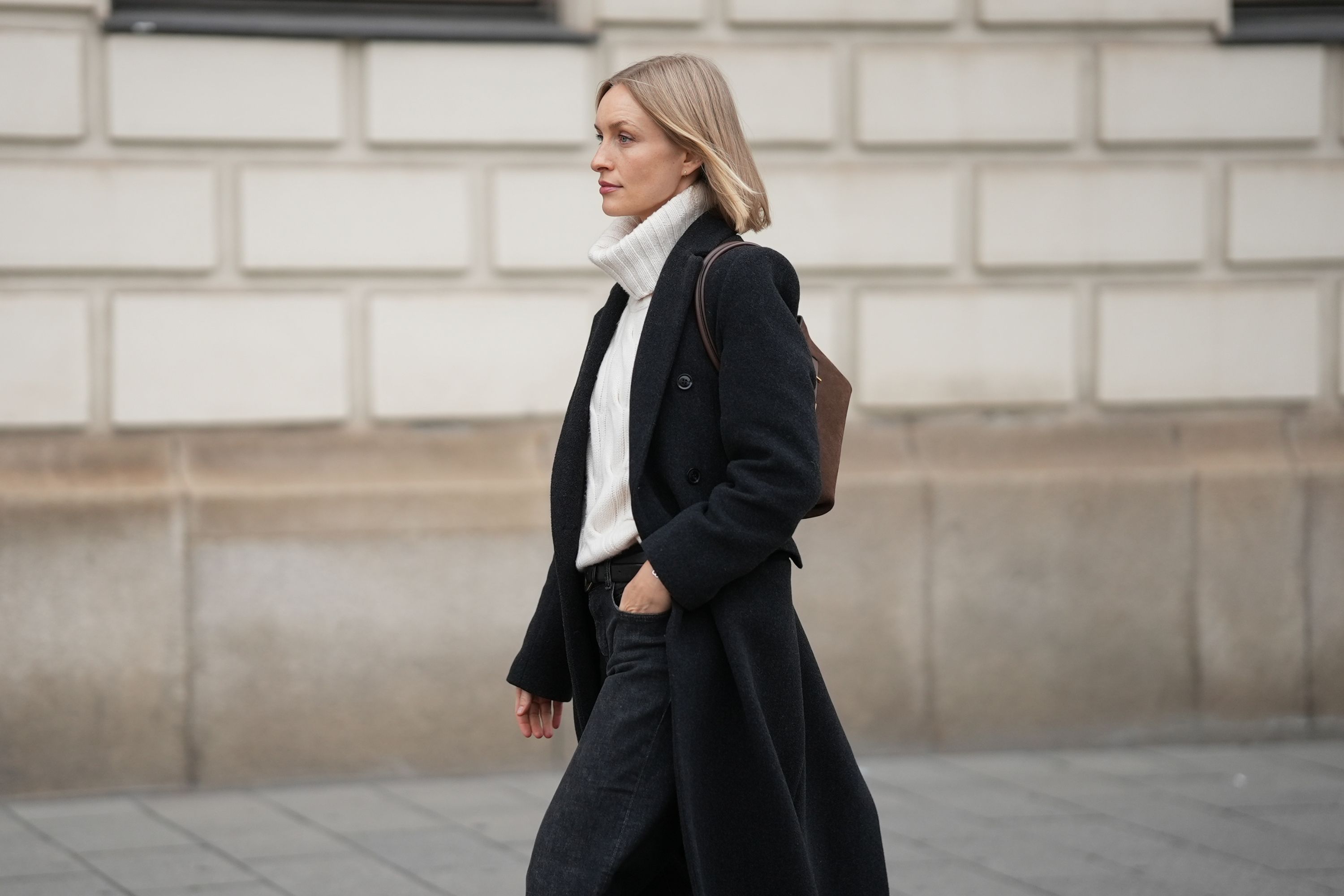 Cómo llevar botas color café con jeans, faldas y pantalones para ...