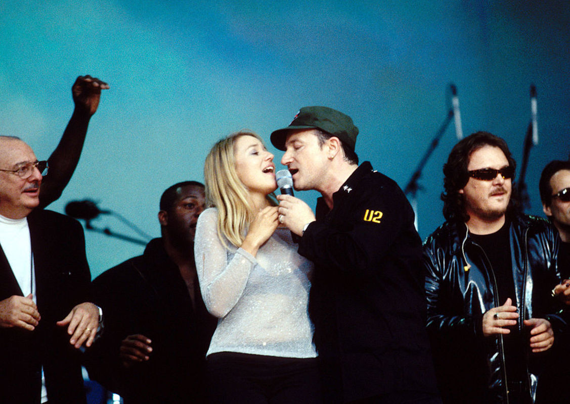 '90s Icon Reveals She's 'Excited' to Perform and 'Celebrate the Season ...