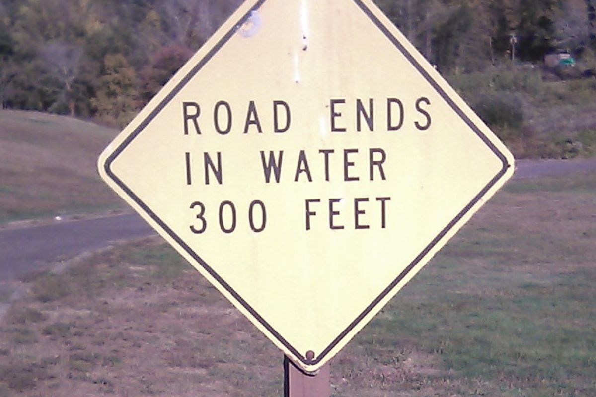 20 Strange and Unexpected Road Signs Spotted in the U.S.