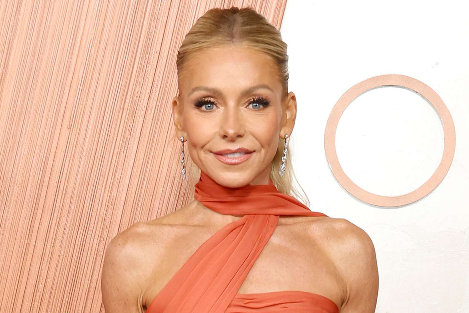 Kelly Ripa calls out grown woman who 'lodged a complaint' against over ...