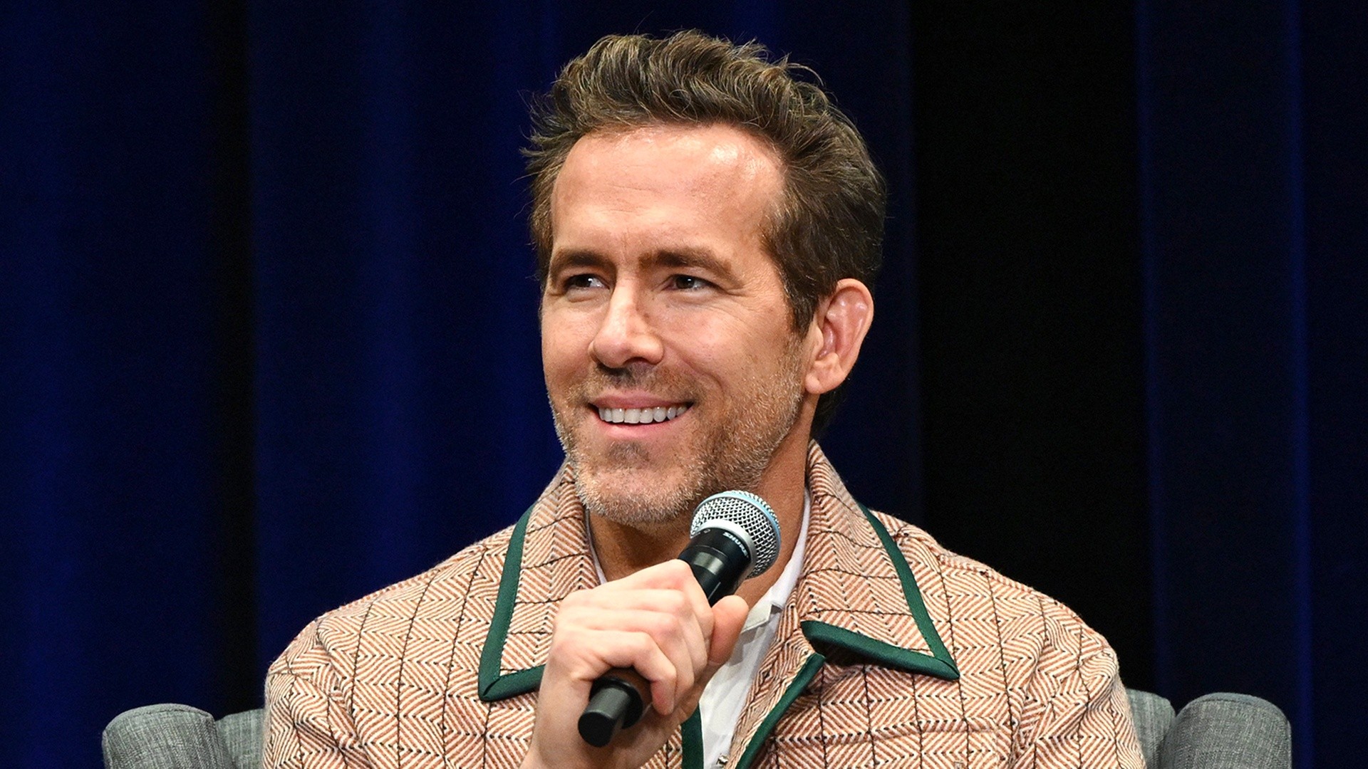 Ryan Reynolds to Co-Star in New Netflix Live-Action ‘Eloise’ Movie