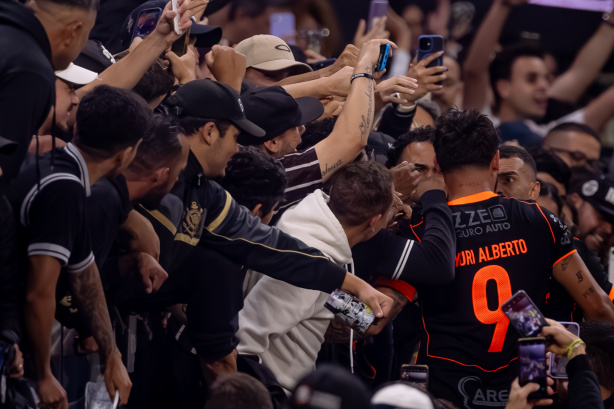 Torcida do Corinthians bate recorde e rende R$ 36 milhões em apenas 11 ...