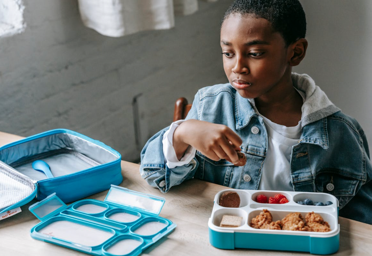 10 Real Life Stories Where Quiet Kindness Spoke the Loudest