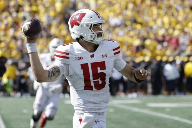 Badgers’ True Freshman QB Carter Smith enters fold ahead of tough ...