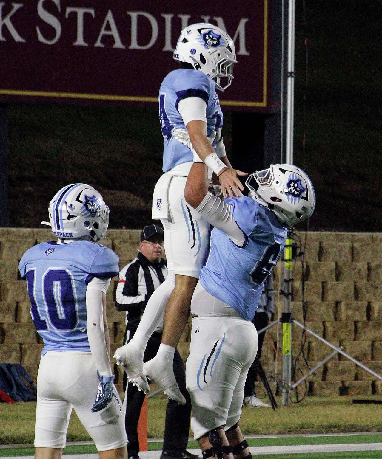 West Plains' Russell rushes for 353 yards in 56-37 win over Dumas