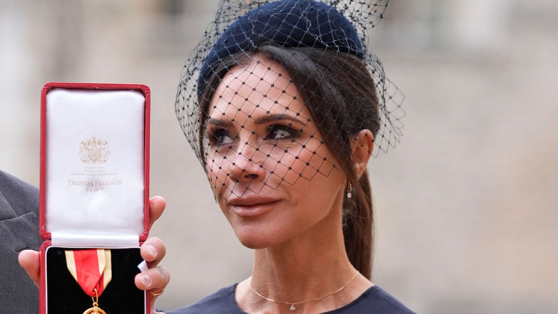 Victoria ya es Lady Beckham: recupera su vestido que gusta a la realeza ...