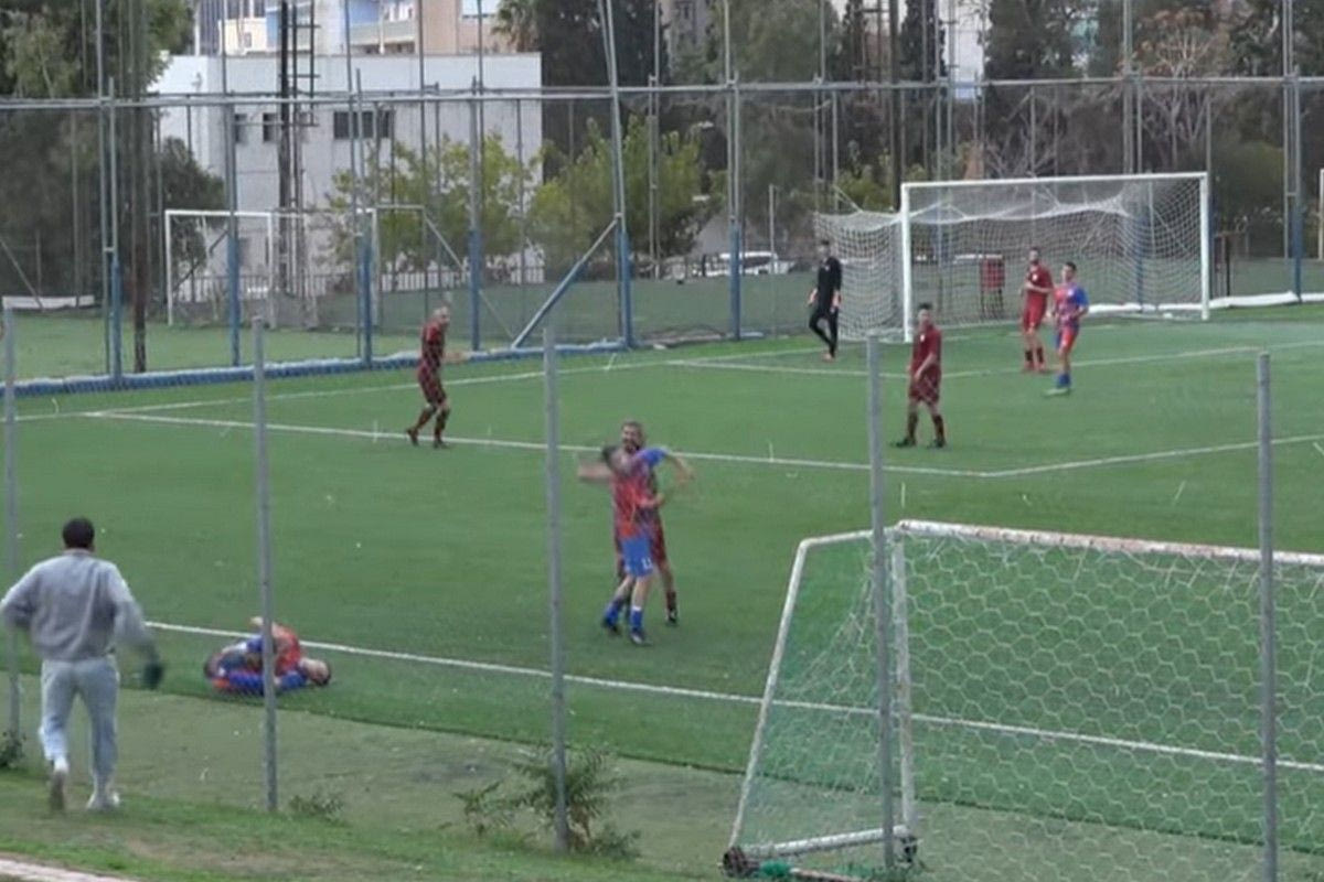 ΕΠΣΑ: Χάος σε αγώνα για τη Β' Κατηγορία, ποδοσφαιριστής αποβλήθηκε για ...