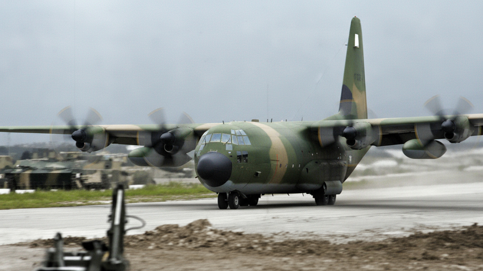 1,000 Evacuated, 60 Minutes, 2 Planes: How the Hercules and Provider ...