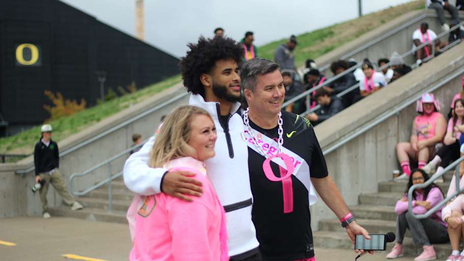 Oregon Coach Dan Lanning Doesn't Hold Back On Iowa's Kinnick Stadium