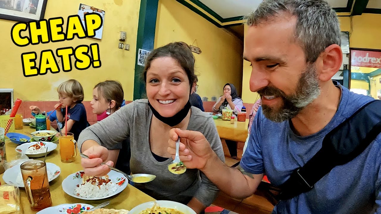 $2 Indonesian breakfast (SOTO BETAWI) in Jakarta, Indonesia 🇮🇩 | Bule ...