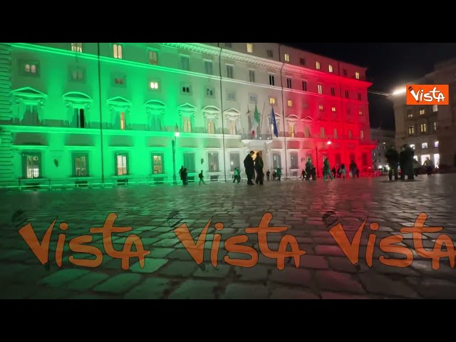 4 Novembre, Palazzo Chigi illuminato con il tricolore per la Festa ...
