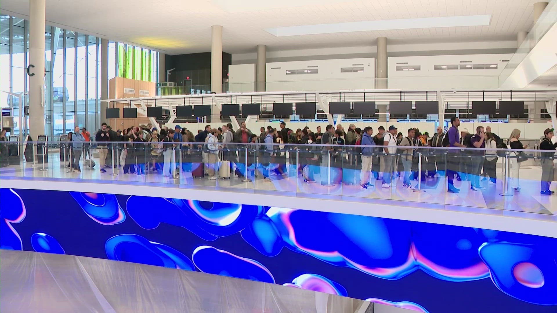 TSA wait times improve at Houston airports but officials say don’t ...