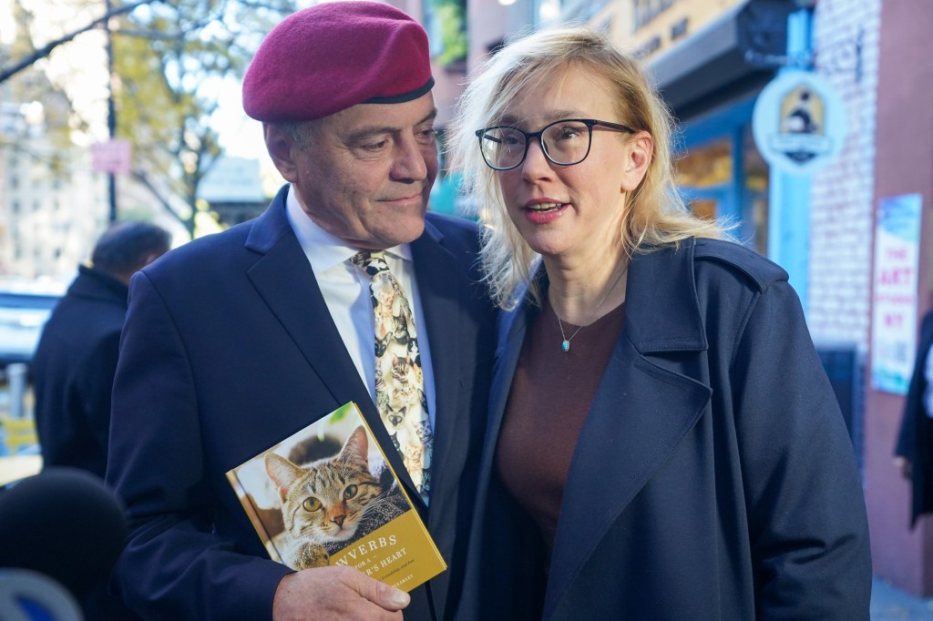 NYC mayoral hopeful Curtis Sliwa shows up to election poll site in cat ...
