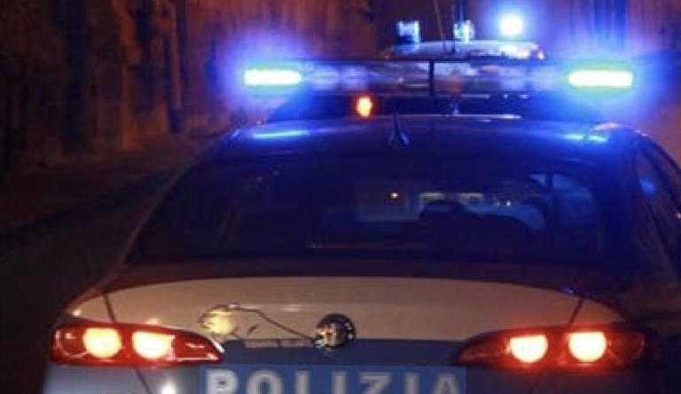 Escono illesi dall’incidente ma si accoltellano per la lite: follia ...