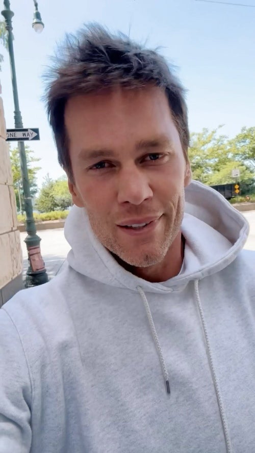 Tom Brady sorprende al revelar que su perrita Junie es un clon de Lua ...