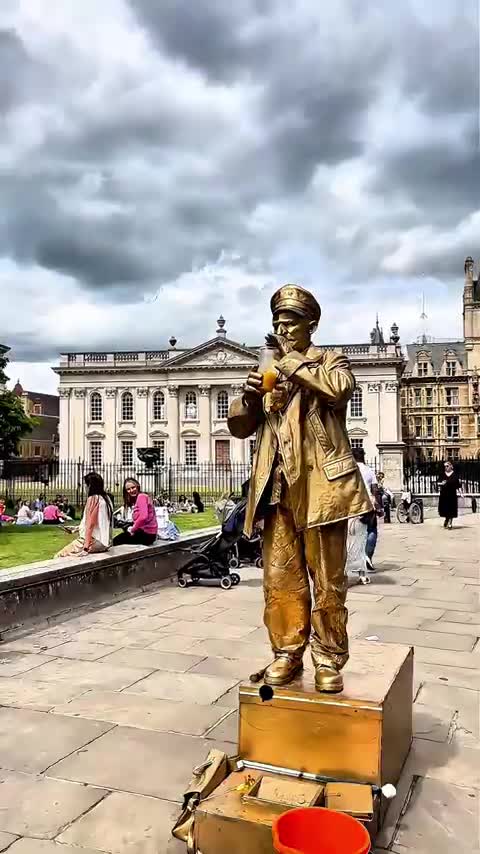How London Levitating Goldman Statue Shocks the streets |Full ...