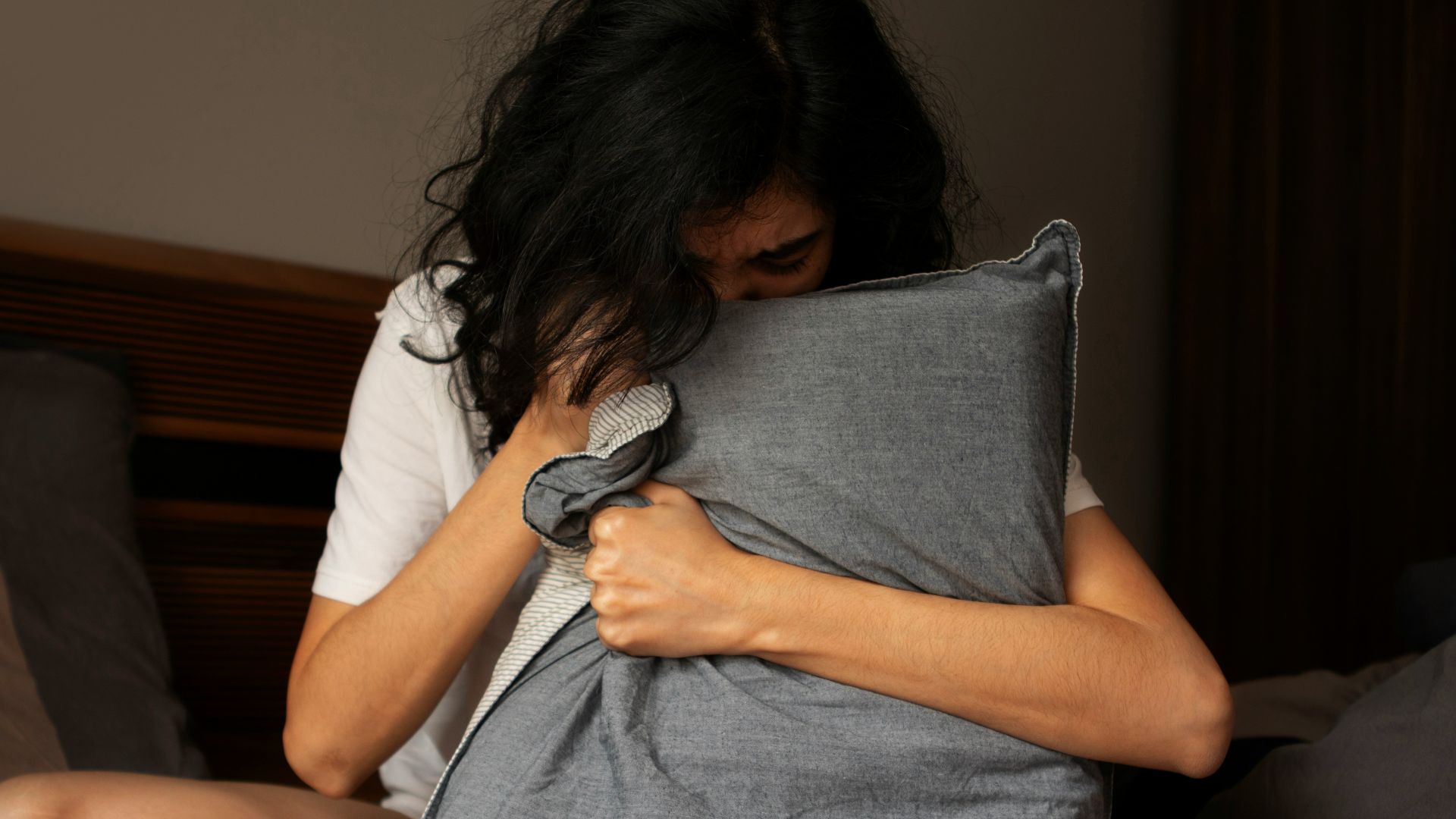 10 Daily Habits That Secretly Mess Up Your Hormones & 10 That Balance ...