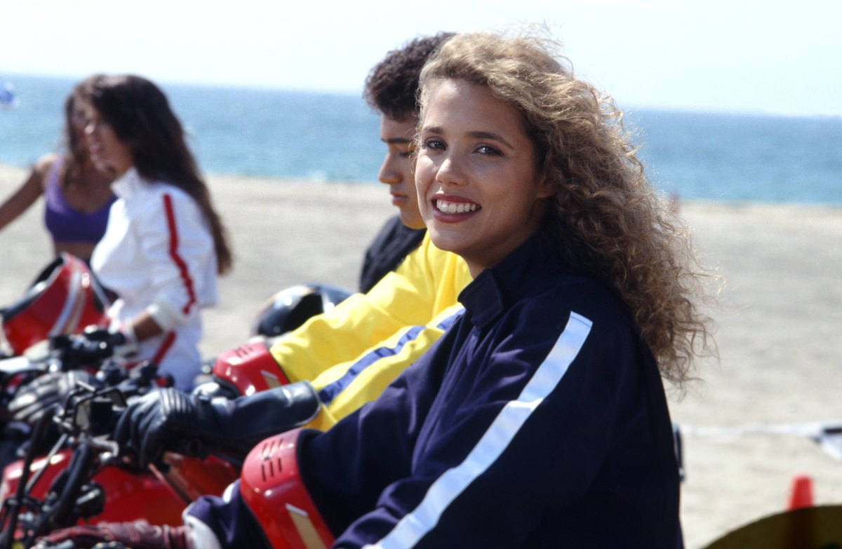 ‘Saved by the Bell’ Icon Elizabeth Berkley, 53, Is Flawless in a Car ...