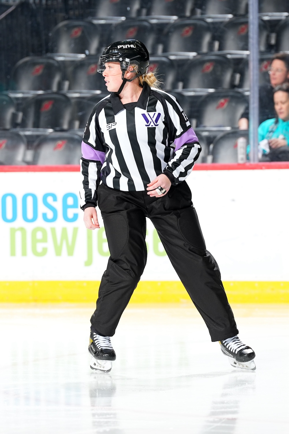 Elizabeth Mantha : entre coups de sifflet et gyrophares