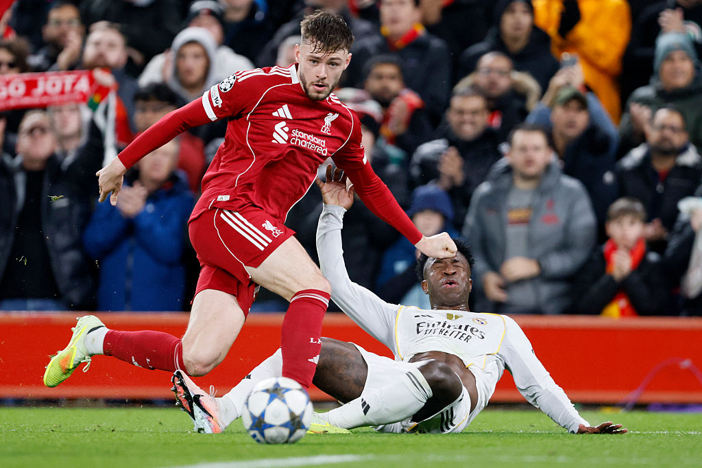 Conor Bradley: a afirmação silenciosa do futuro da lateral direita do ...