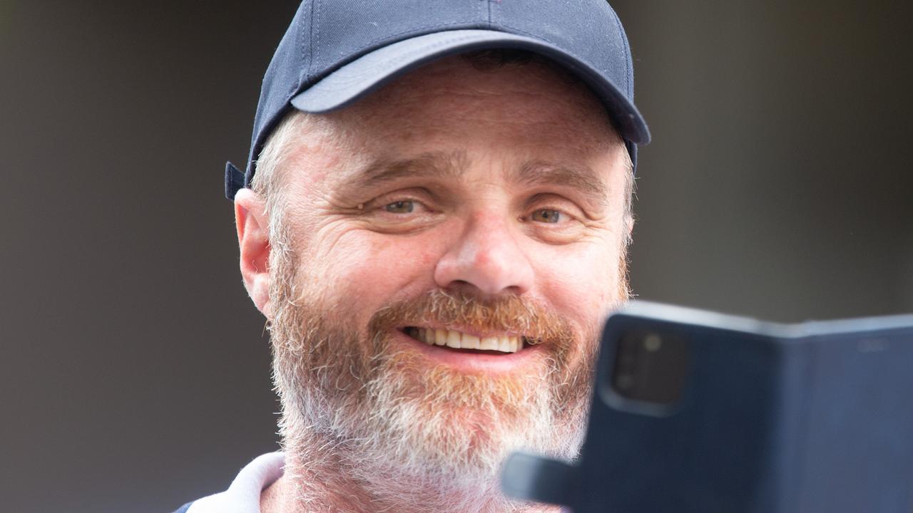 ‘Theatre’: Actor to fight Nazi gesture charge