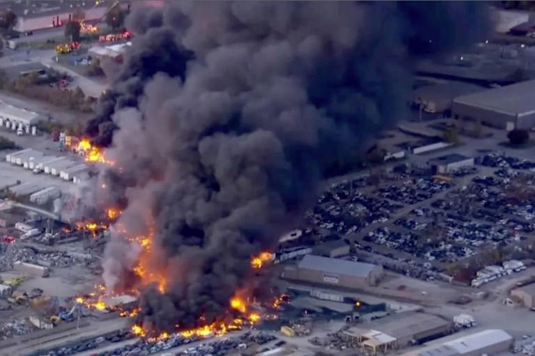 UPS plane carrying 280,000 gallons of fuel crashes near Louisville ...