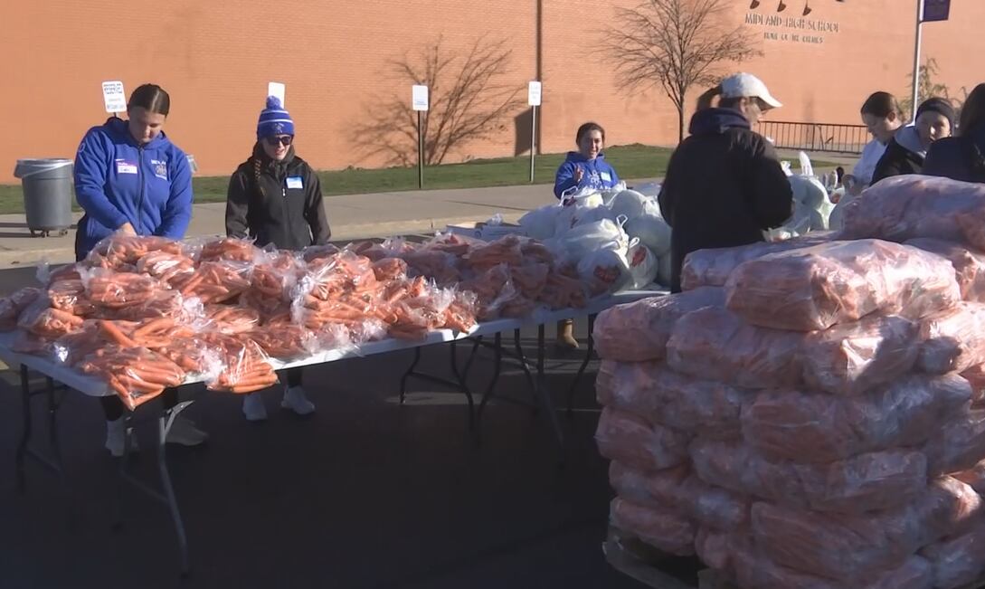 Local high school, food assistance network gives food to families in ...