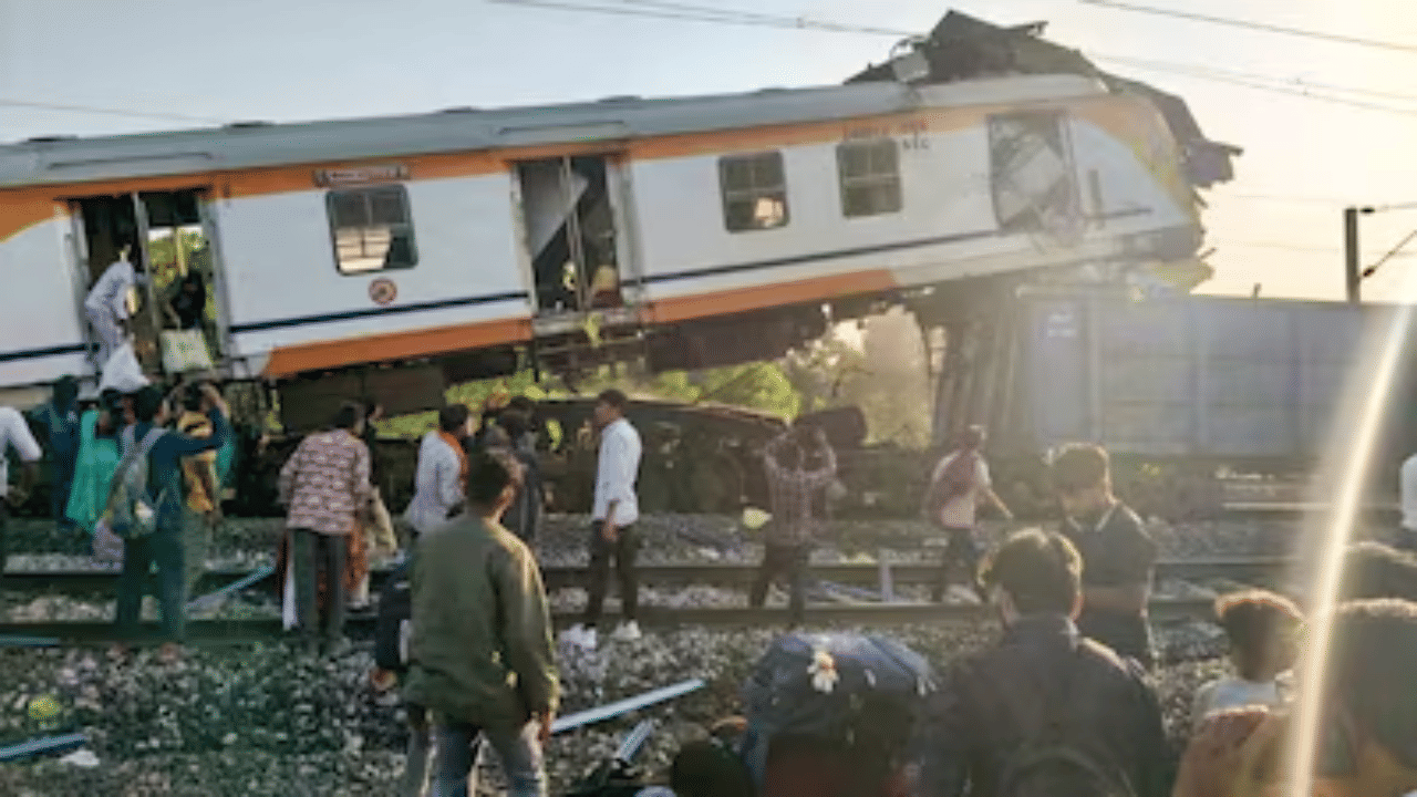 Bilaspur train collision kills 11 people: Loco pilot may have missed ...