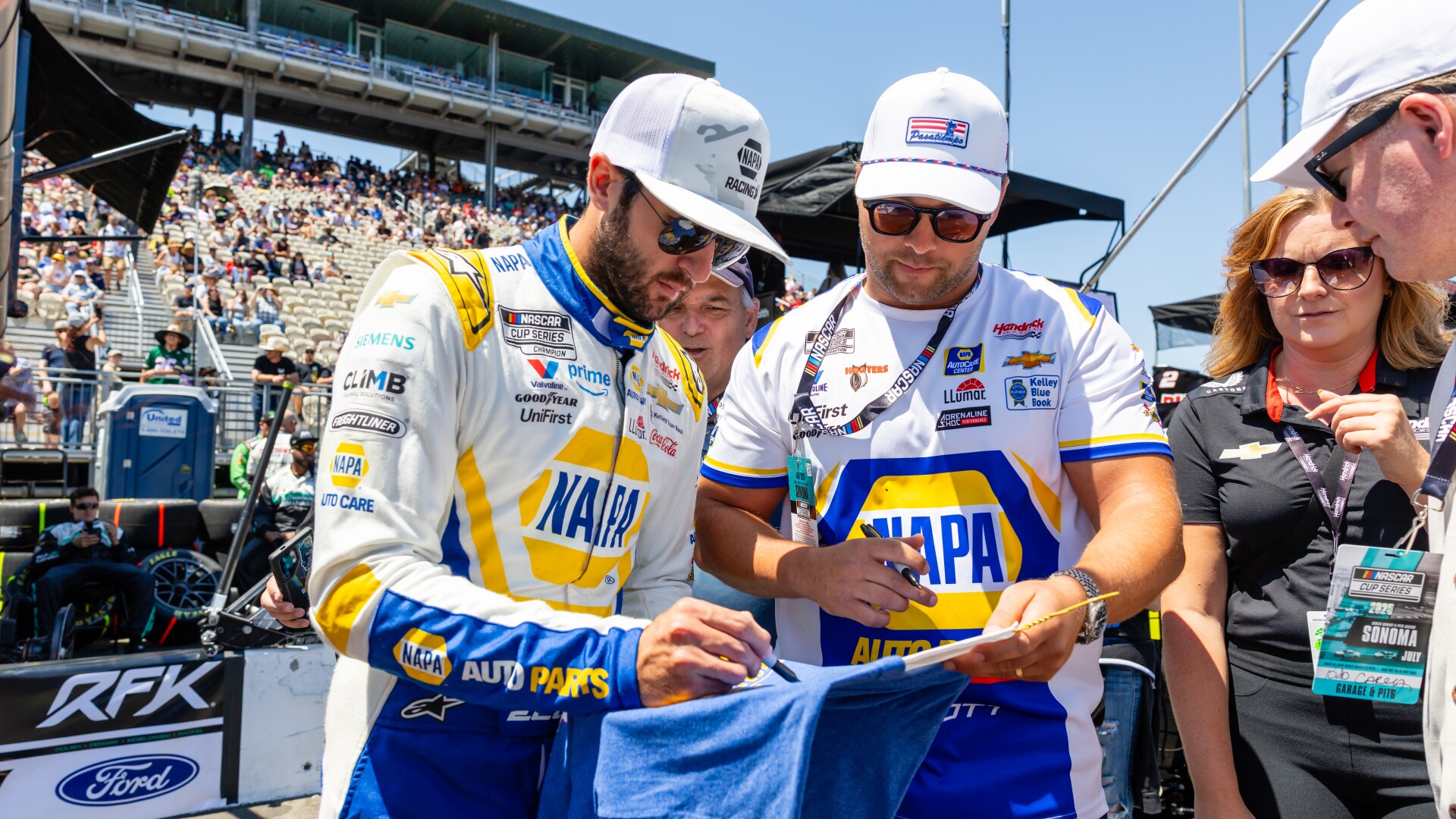 Chase Elliott wins NMPA Most Popular Driver award for 8th consecutive ...