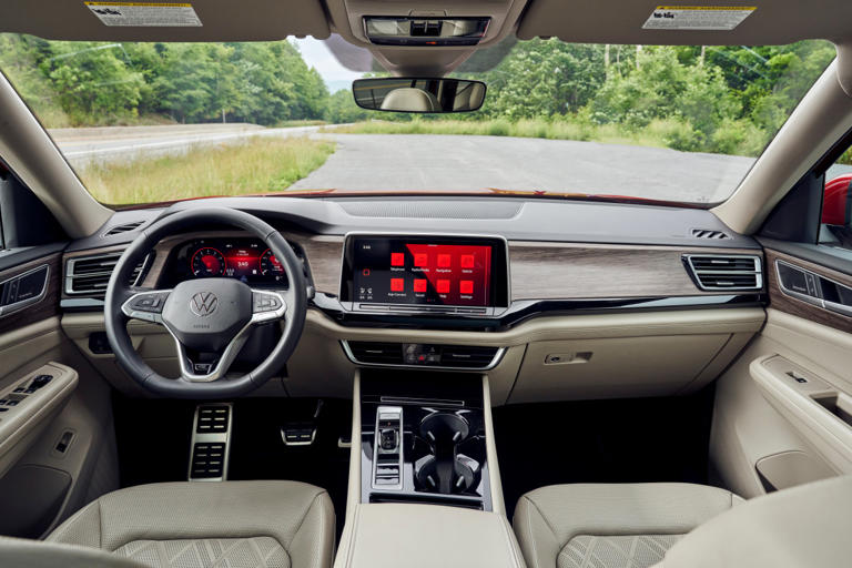 2026 Toyota Highlander vs 2026 Volkswagen Atlas: Which Is The Better Buy?