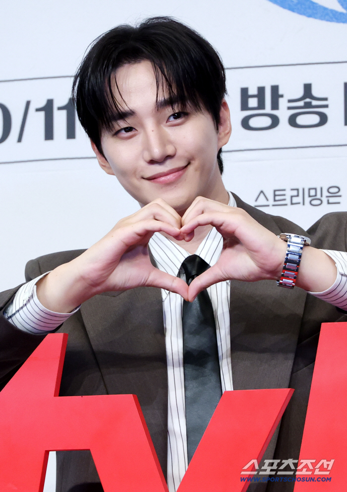 Typhoon Corporation led by Lee Joon-ho by the collar, and it's only a ...