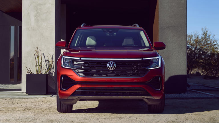 2026 Toyota Highlander vs 2026 Volkswagen Atlas: Which Is The Better Buy?