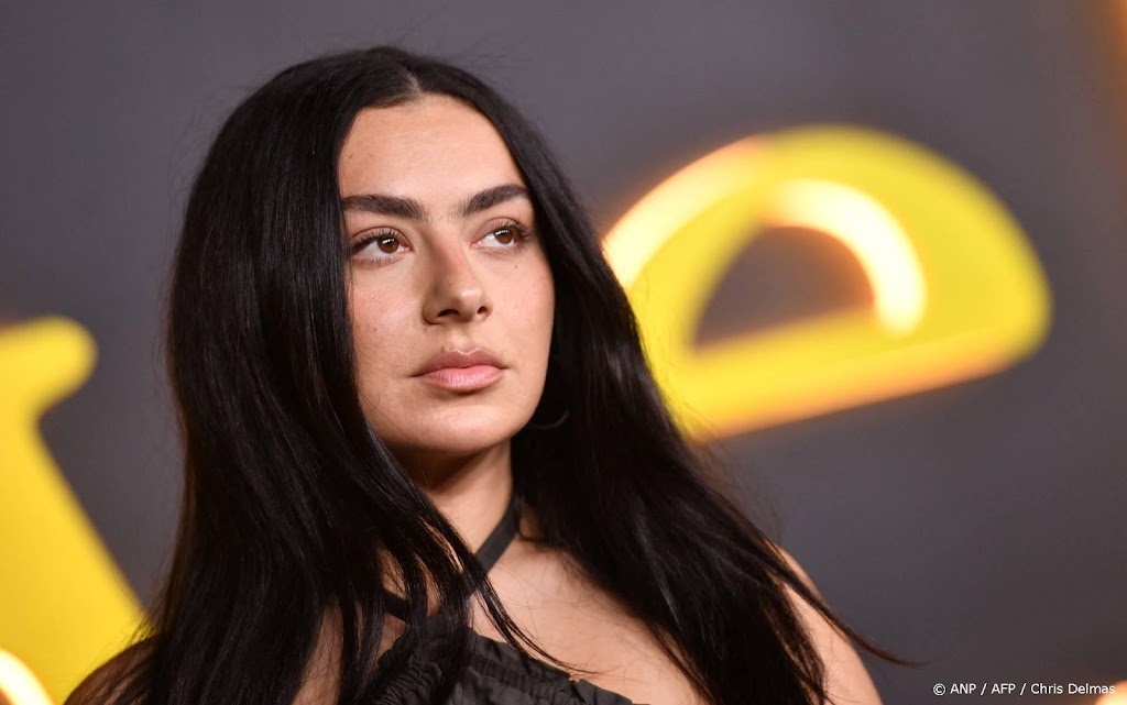 Charli XCX experimenteert met strijkers voor volgende plaat