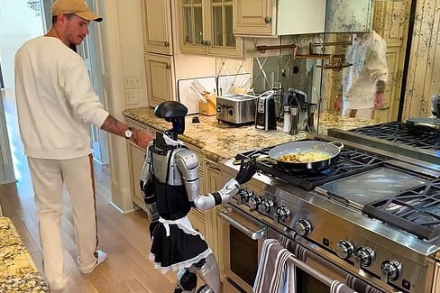 Humanoid Robot's Kitchen Failures Reassure Chefs