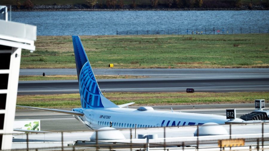 United Airlines flight evacuated at National Airport after bomb threat