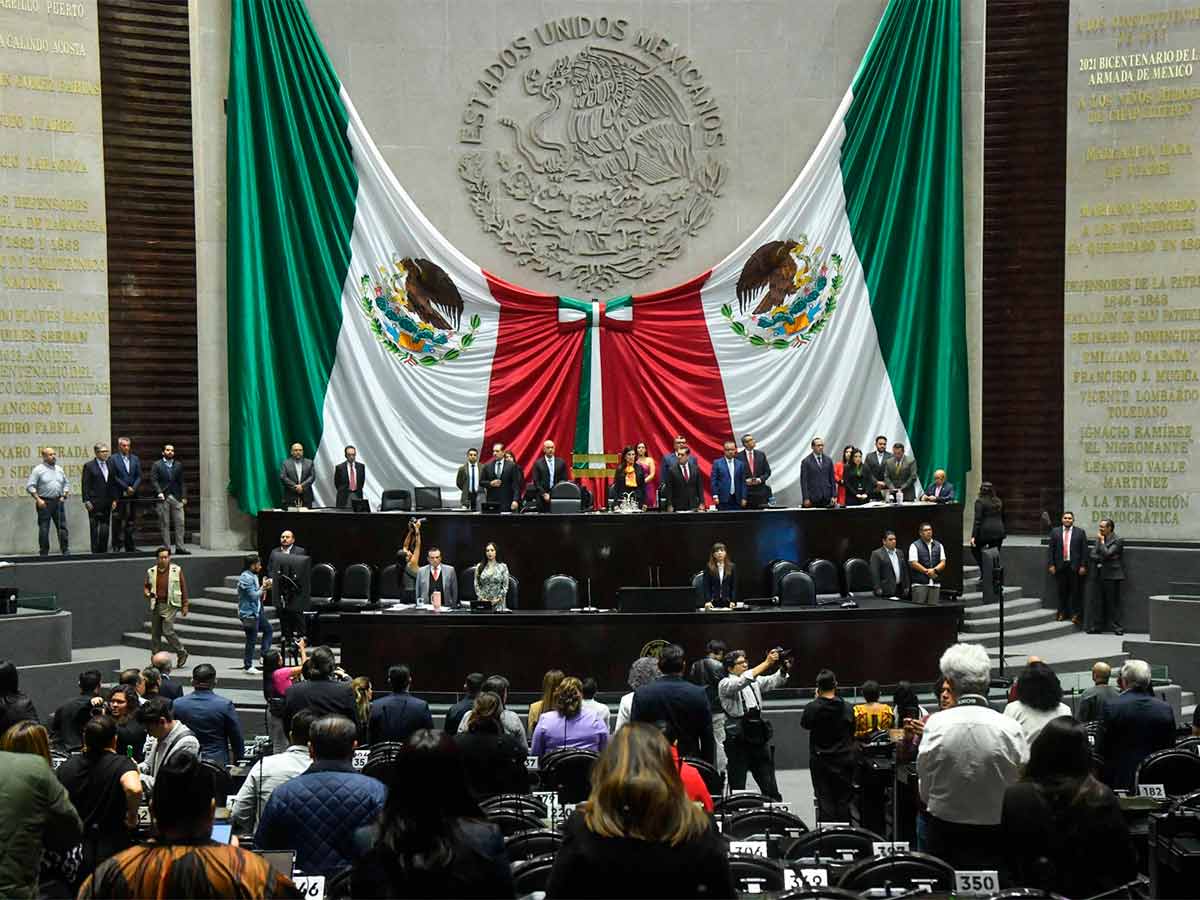 Diputados rinden homenaje a Carlos Manzo; exigen justicia