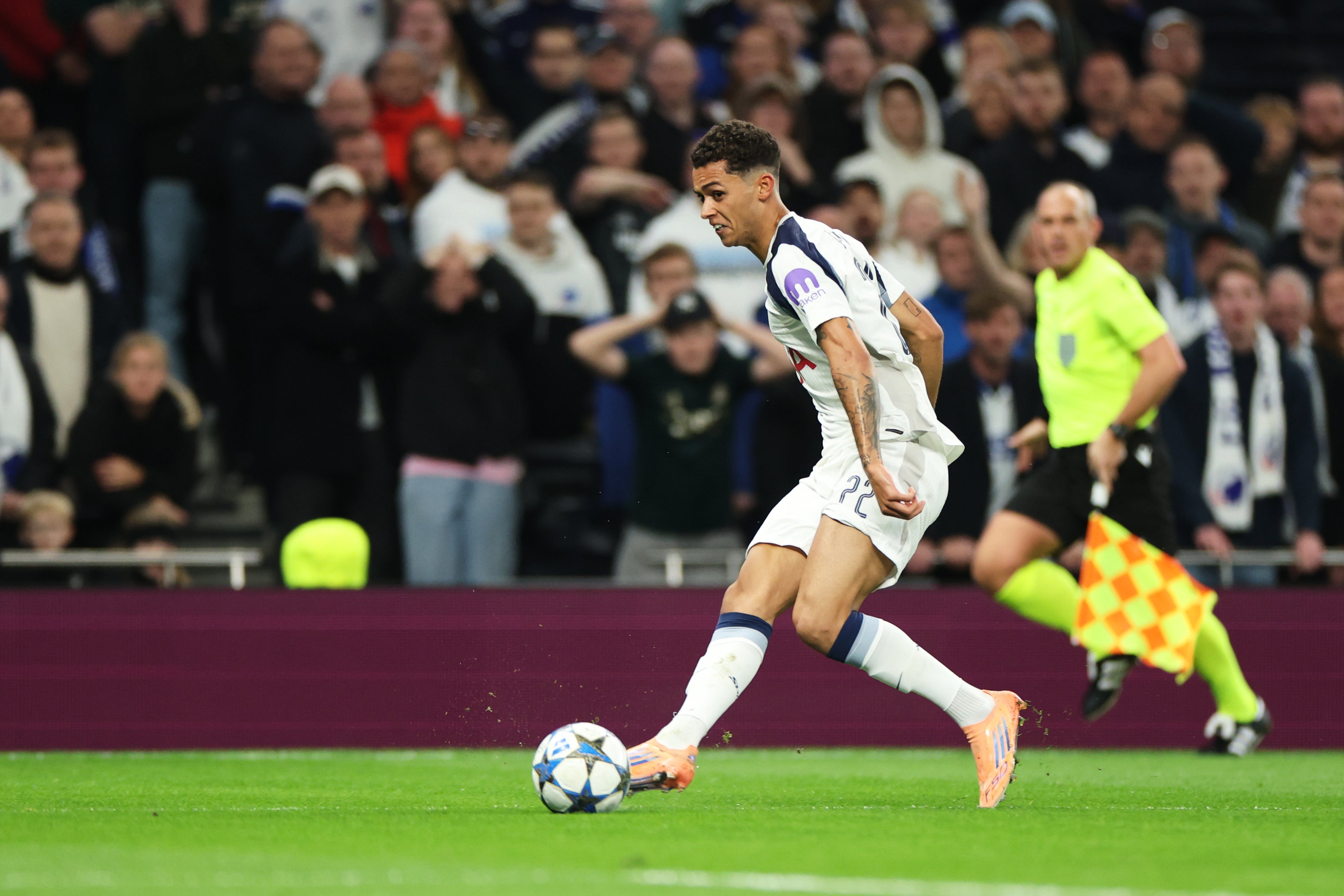 Micky van de Ven stunner lights up Tottenham’s Champions League victory