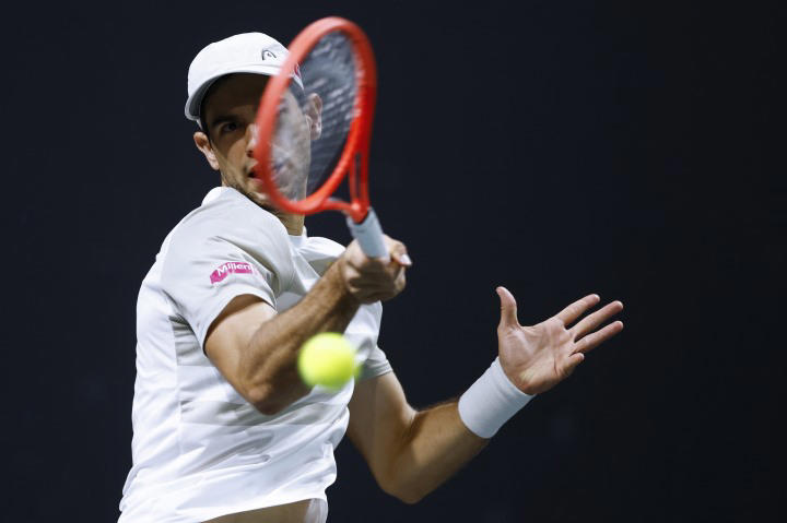 Tenista Nuno Borges segue para a terceira ronda em Atenas