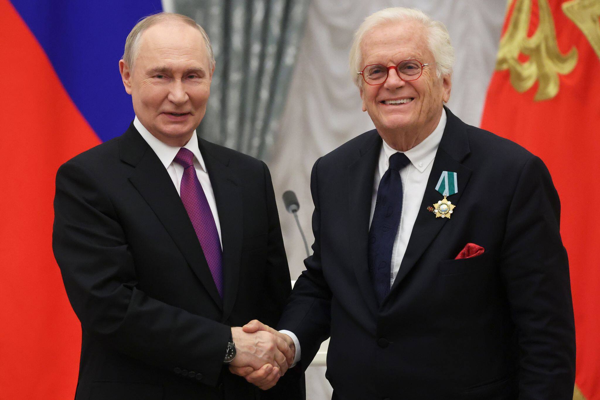 Deutscher Starpianist Justus Frantz nimmt Freundschafts­orden von Putin ...