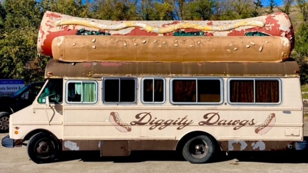 Regina man relishes reunion with hot dog food truck after a decade apart