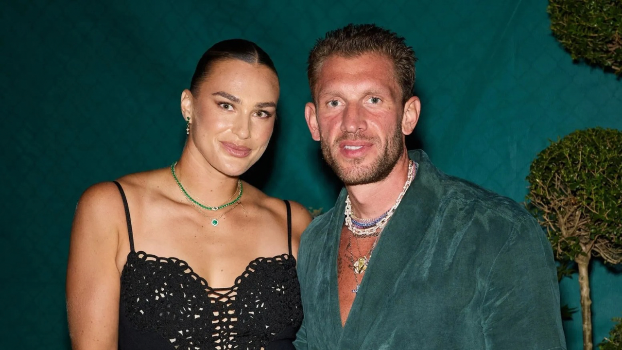 Aryna Sabalenka’s fiery red WTA Finals look leaves boyfriend Georgios ...