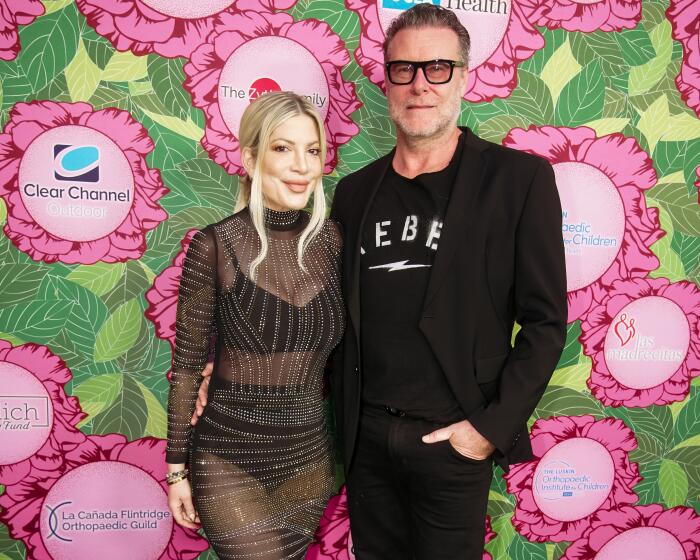 Tori Spelling settles divorce with Dean McDermott, requests spousal and ...