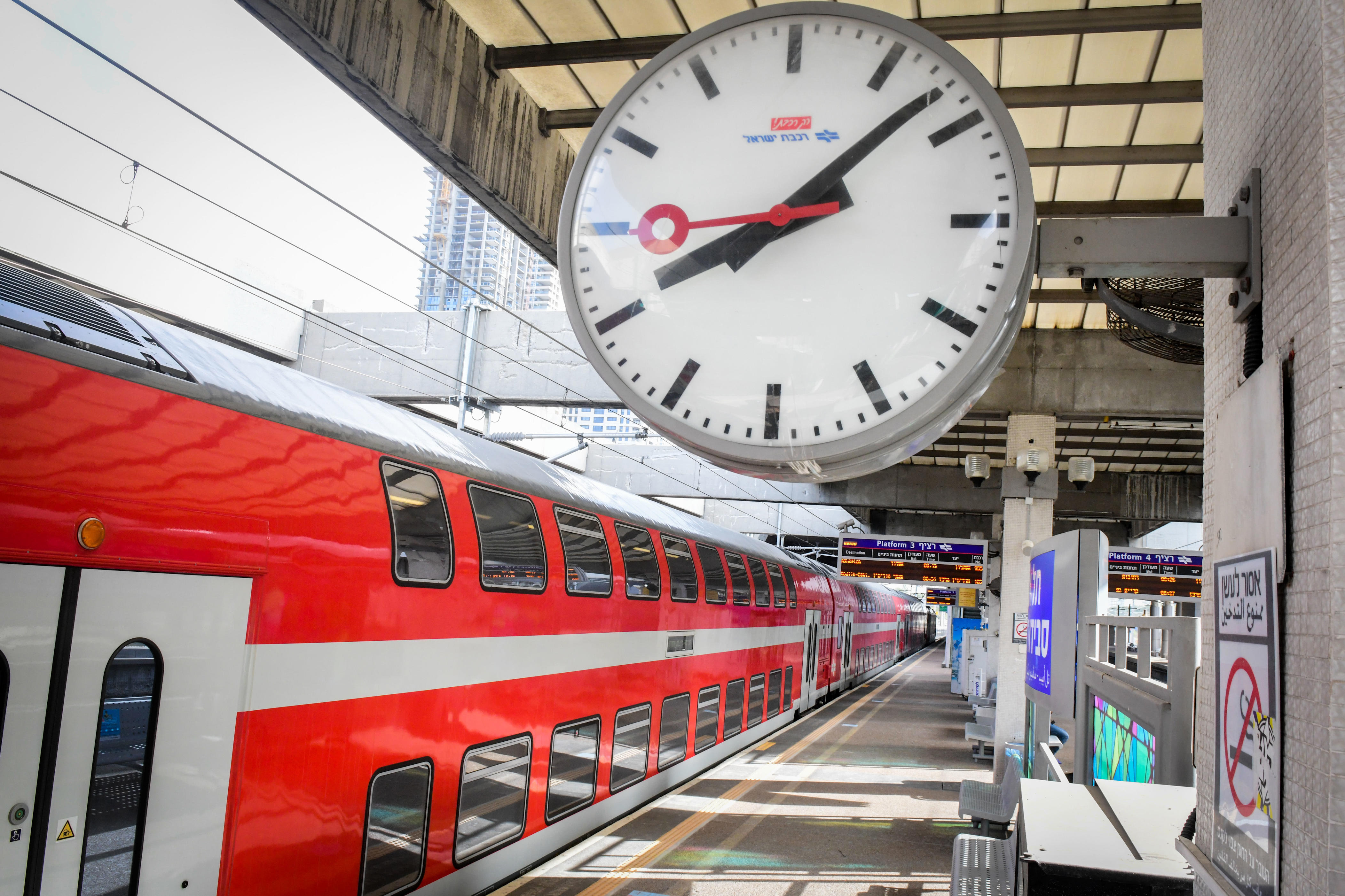 Man in serious condition after being hit by train at Tel Aviv station ...