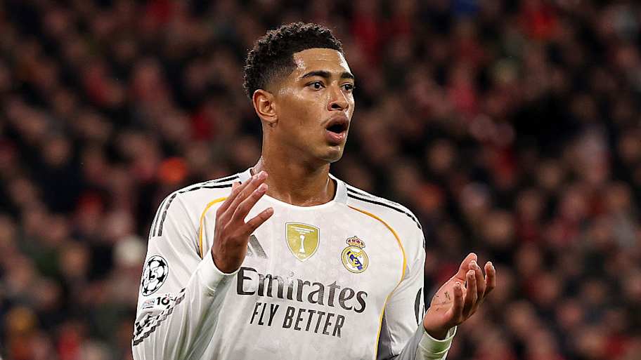 Virgil van Dijk Gives Telling One-Word Response to Alexander-Arnold’s ...