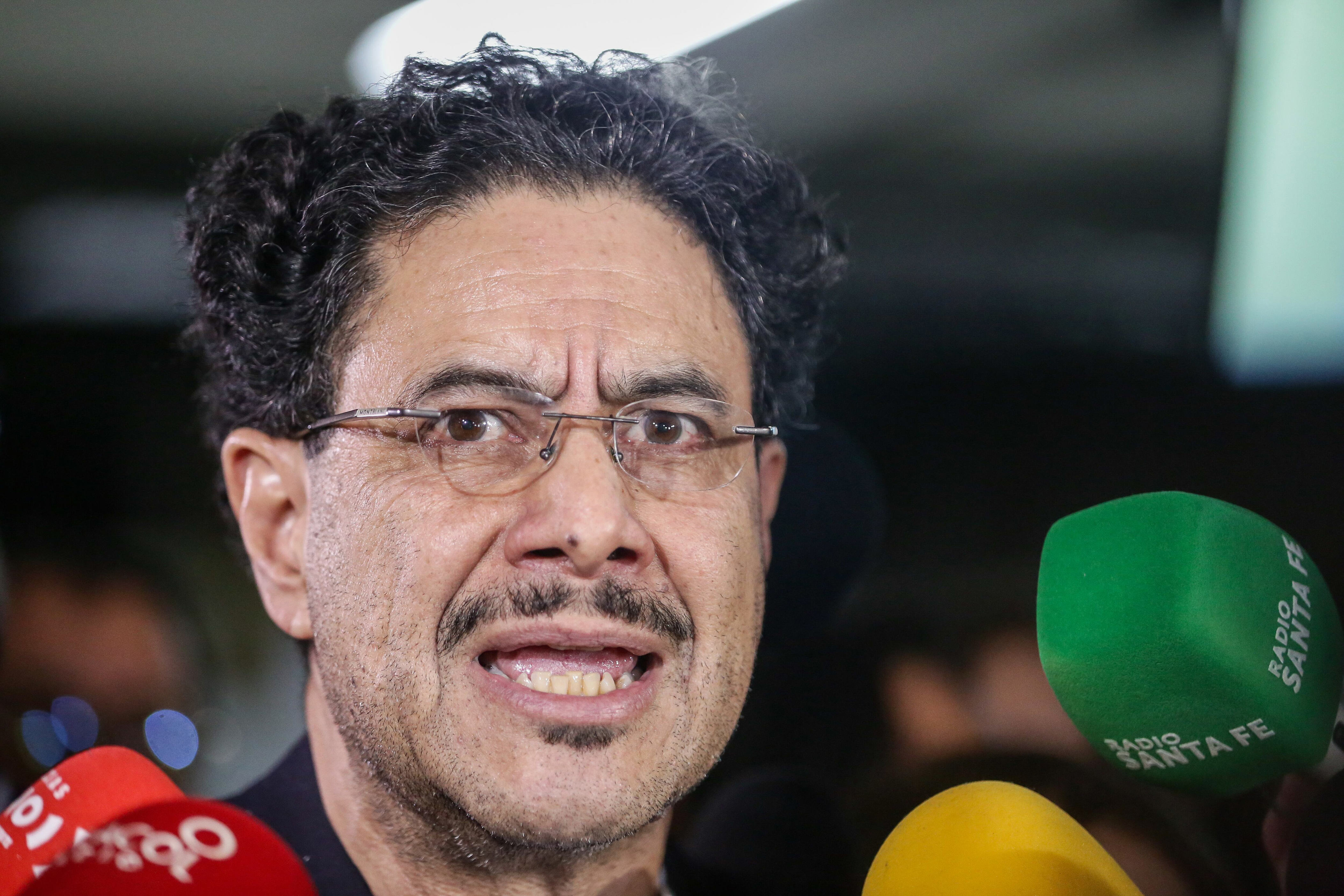 Duro agarrón entre Jota Pe Hernández e Iván Cepeda en pleno Congreso ...