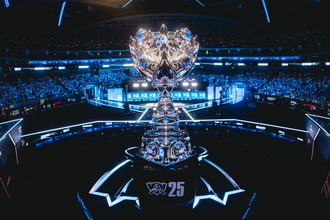 3년만에 LCK 롤드컵 결승 내전 성사...'이통 맞수' KT-T1, 결승 격돌