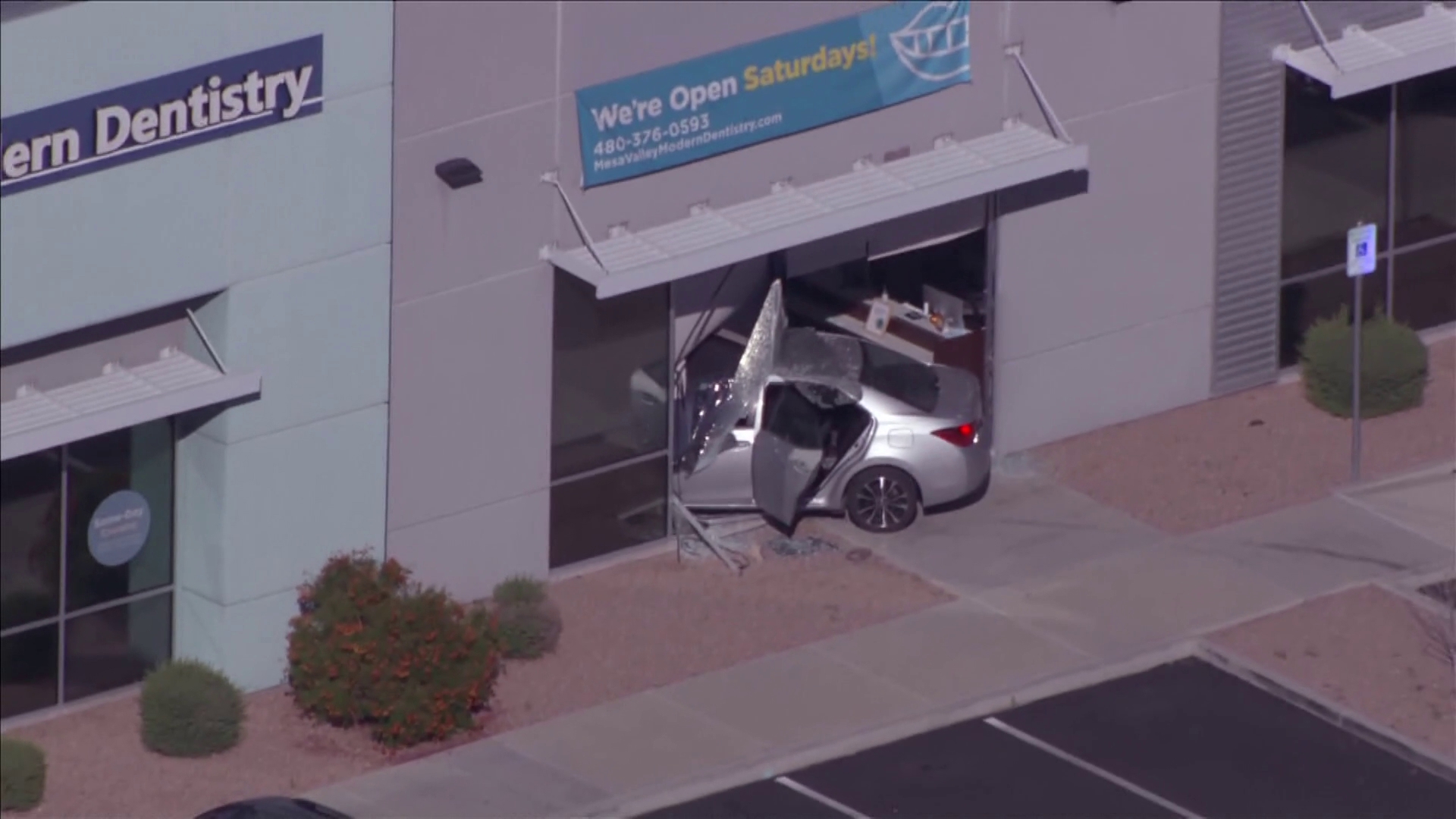 Car crashes into Mesa building