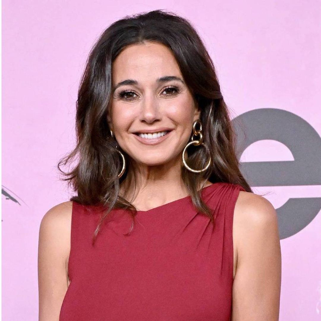 Hulu's new Christmas movie captivates fans with sizzling 'chemistry ...