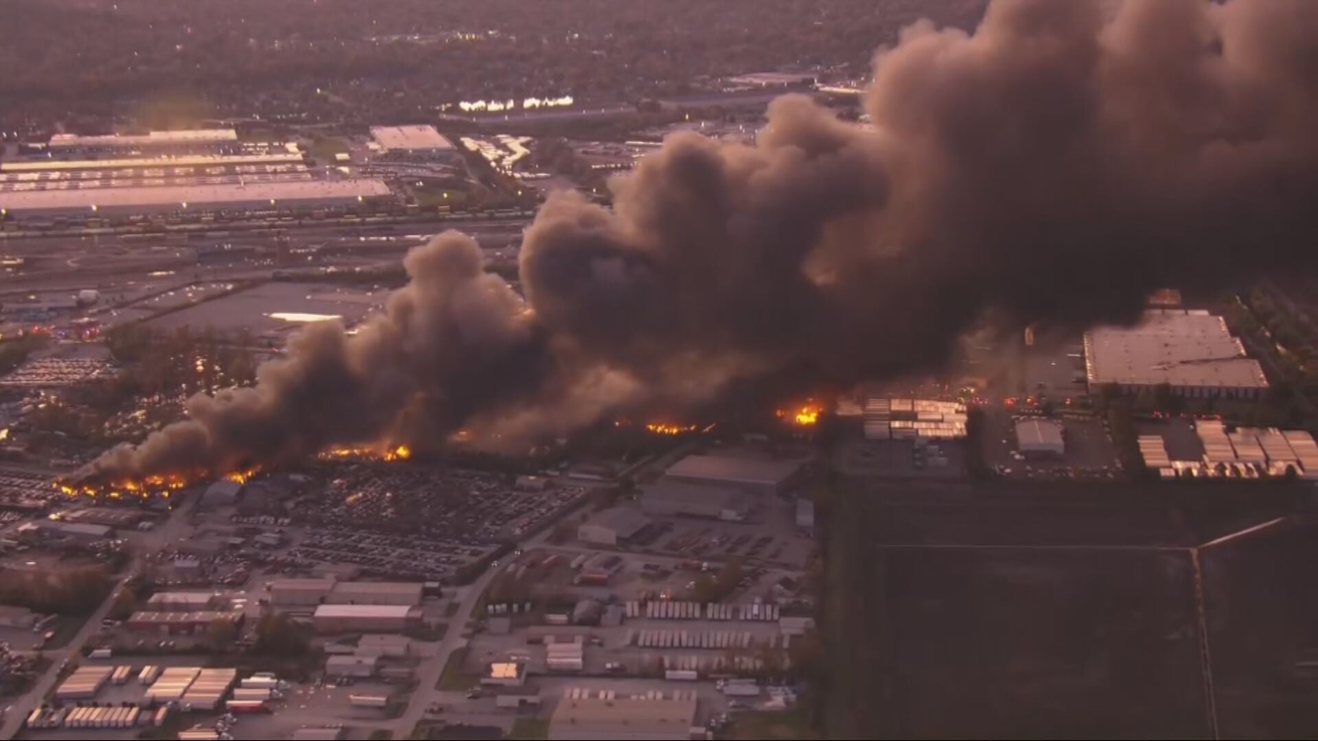 Plane crash involving UPS aircraft in Louisville sends huge plume of ...
