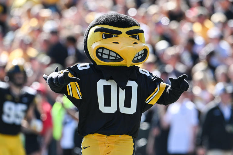 Five Iowa Hawkeyes who Oregon Ducks fans should know before Week 11